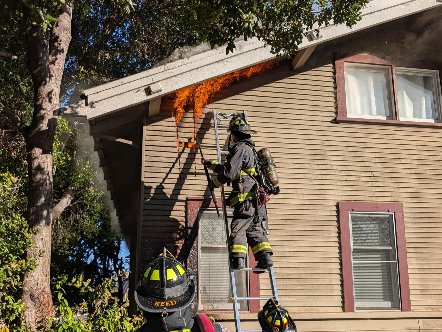 Fast spreading fire damages century-old home in Mountain View ...