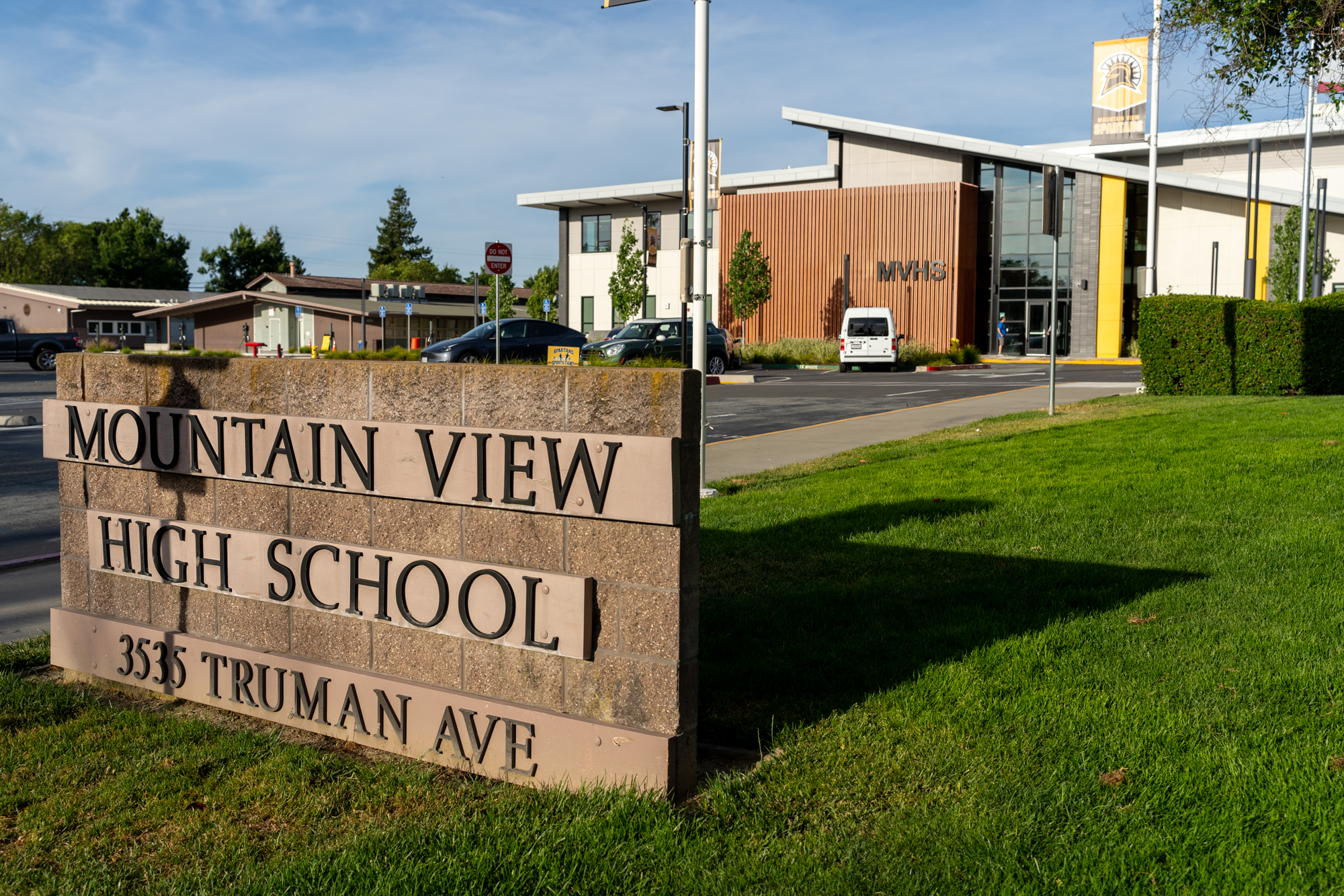 Mountain View High shelter-in-place lifted after police deem area safe ...
